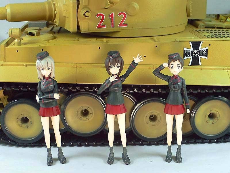 Girls und Panzer: Kuromorimine Girls High School Team Resin Kit (A Set ...