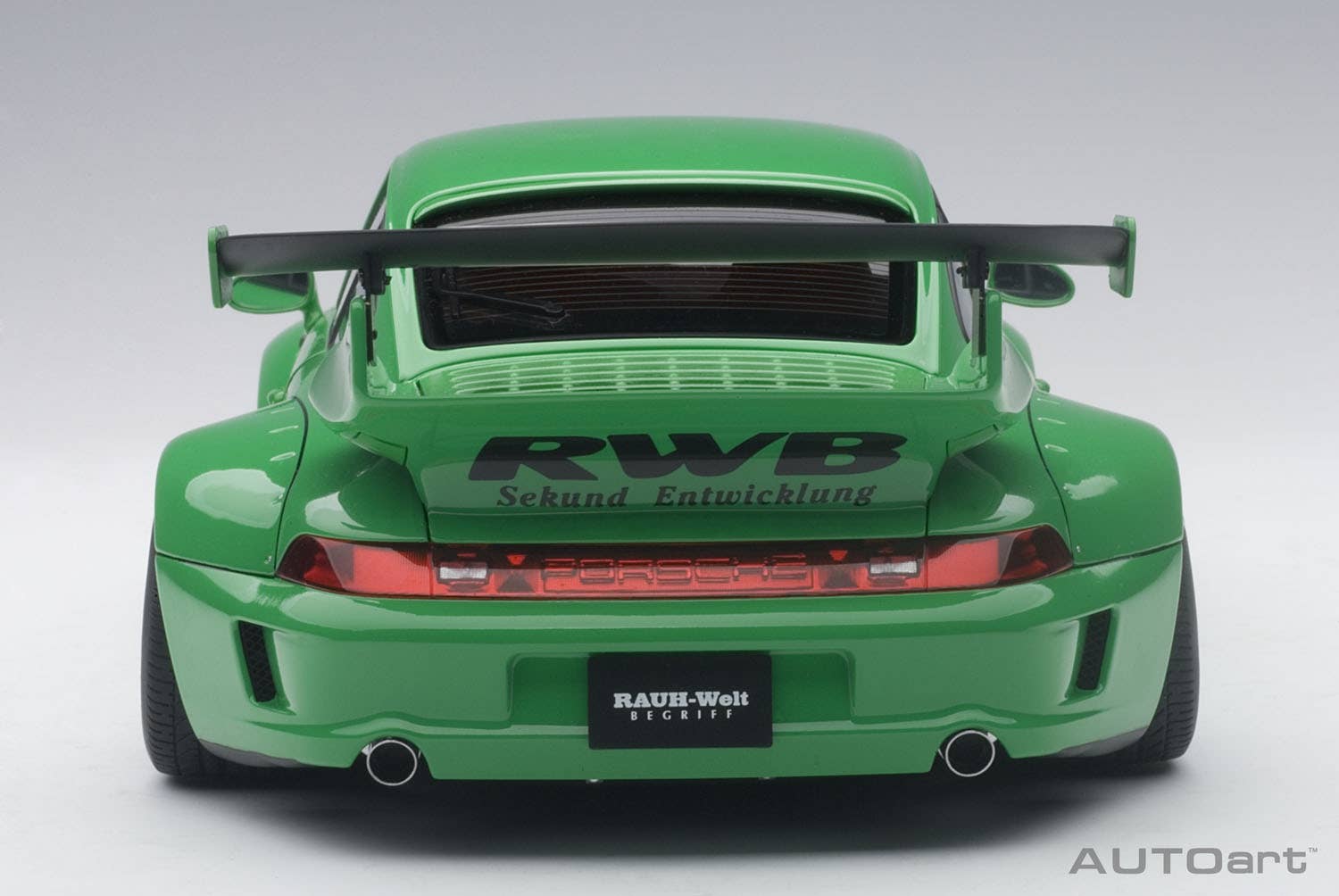 RWB 993 (Green / Gun Grey Wheels) | HLJ.com
