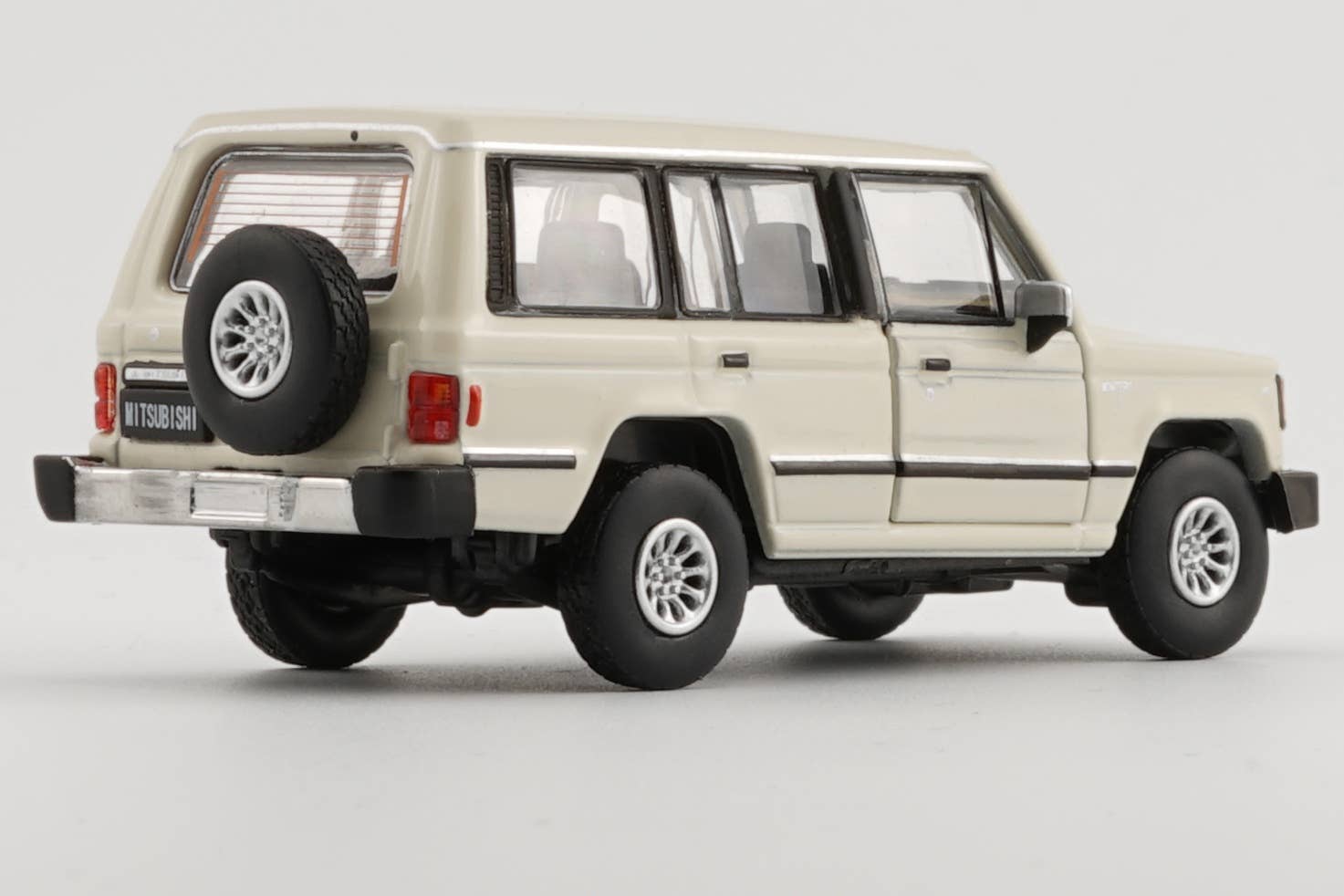 Mitsubishi Pajero 1st Gen 1983 Ivory (LHD) | HLJ.com