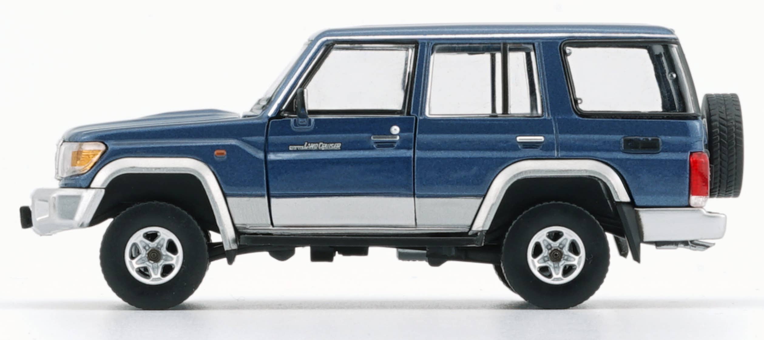 Toyota Land Cruiser LC76 Blue (RHD) | HLJ.com