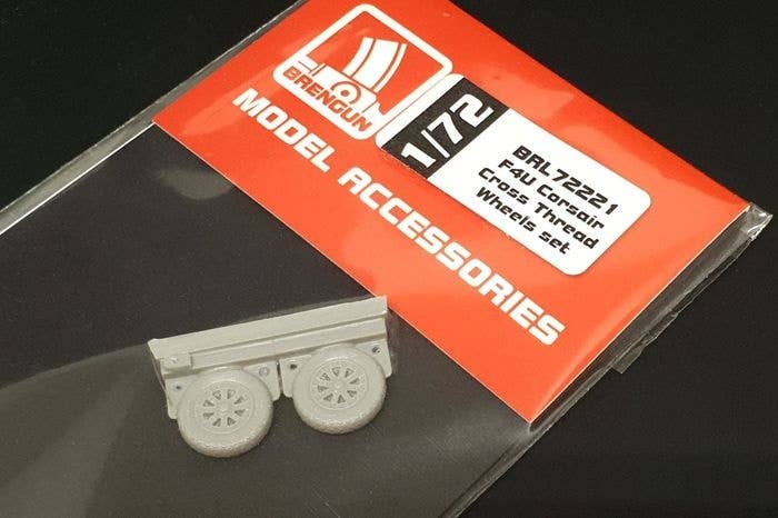 F4U Corsair Wheel/Tire Set (Crossed Tread) | HLJ.com