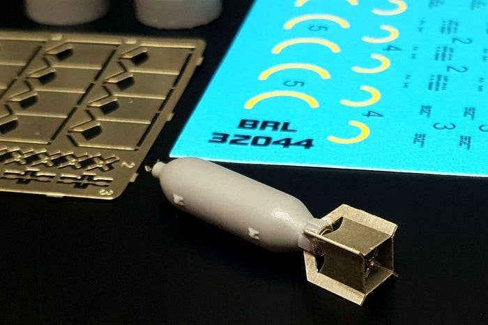 U.S. Army 100Lb An-M30A1 Bomb (6 Pieces) | HLJ.com