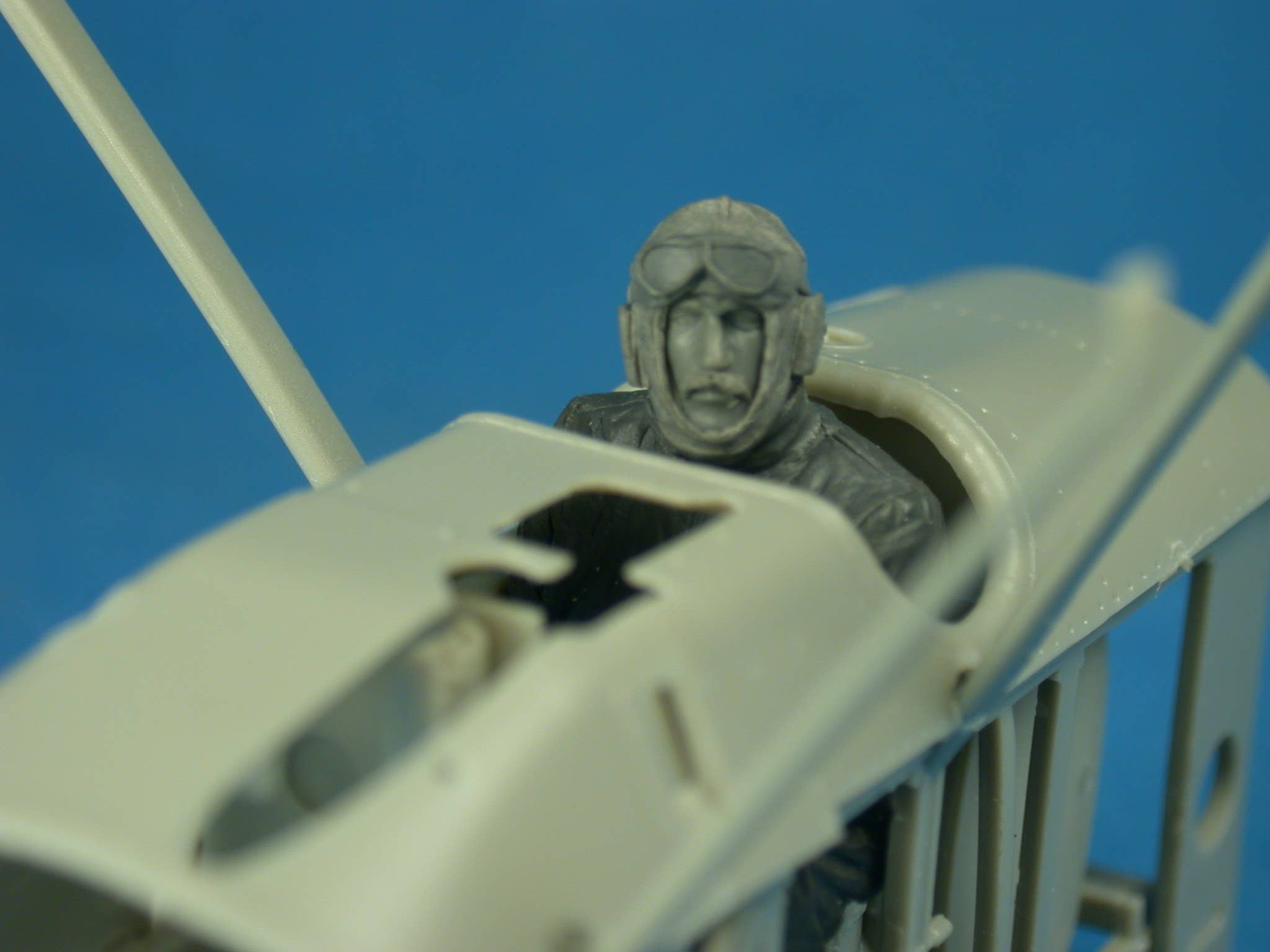 Seated RFC Pilot in Leather Jacket (for Wingnut Wings) | HLJ.com