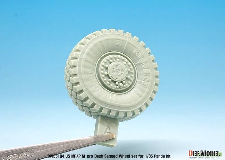 US MRAP M-pro Dash Sagged Wheel set (Panda) | HLJ.com