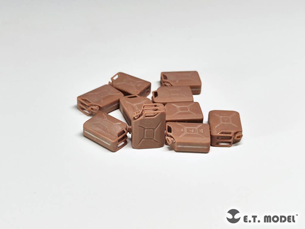 Russian 20 Liter Fuel Cans Set (10 pieces) | HLJ.com