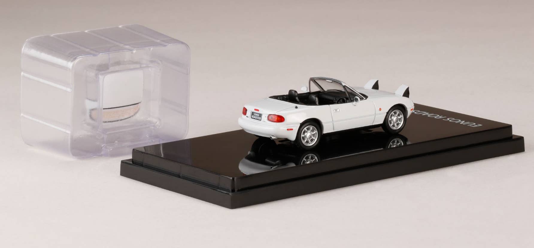 Eunos Roadster (NA6CE) / Open Retractable Headlights Crystal White ...
