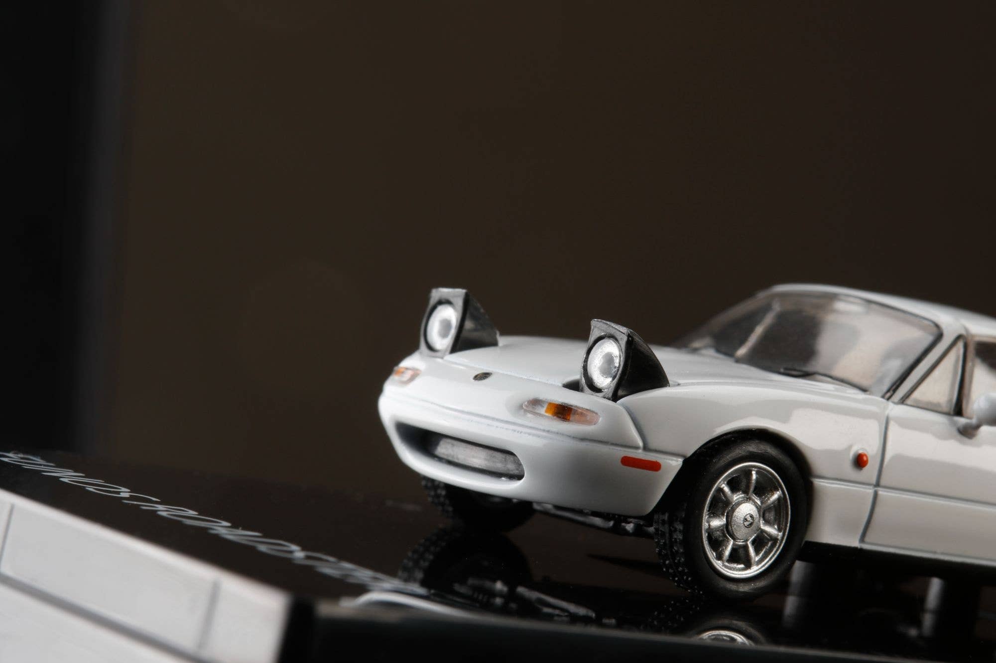 Eunos Roadster (NA6CE) / Open Retractable Headlights Crystal White ...