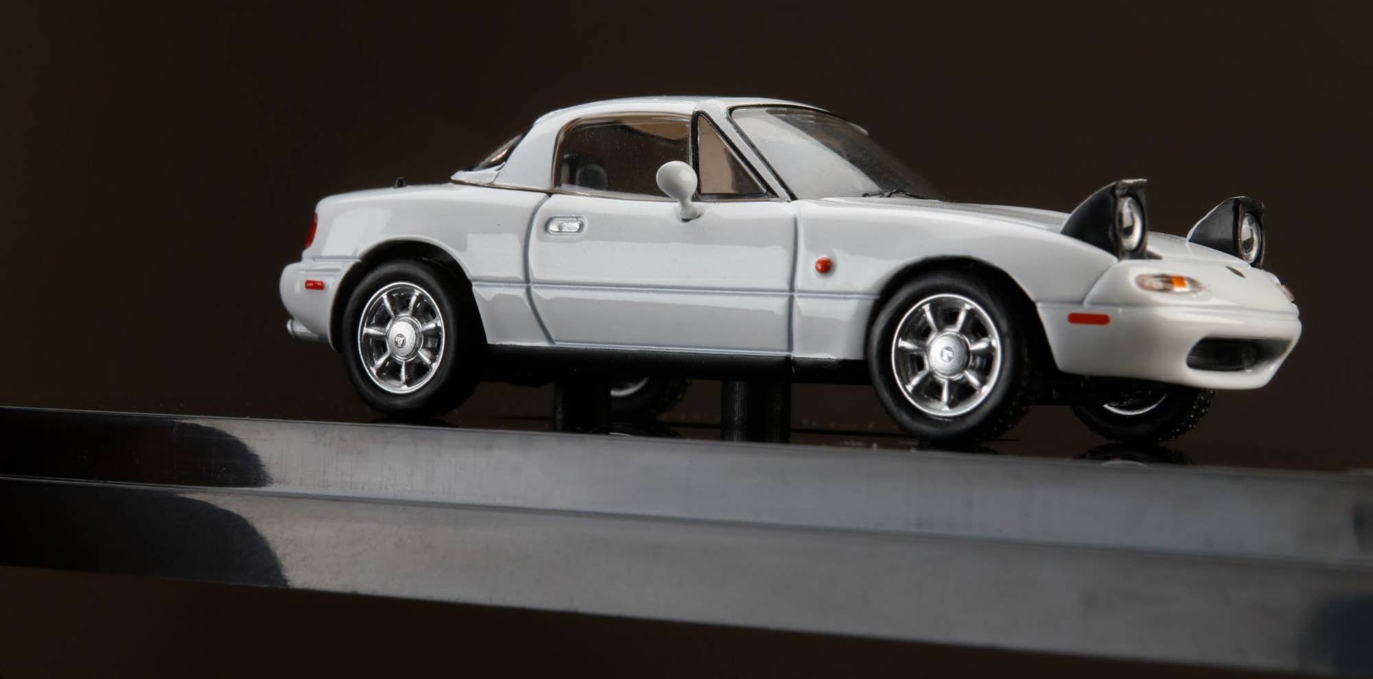 Eunos Roadster (NA6CE) / Open Retractable Headlights Crystal White ...