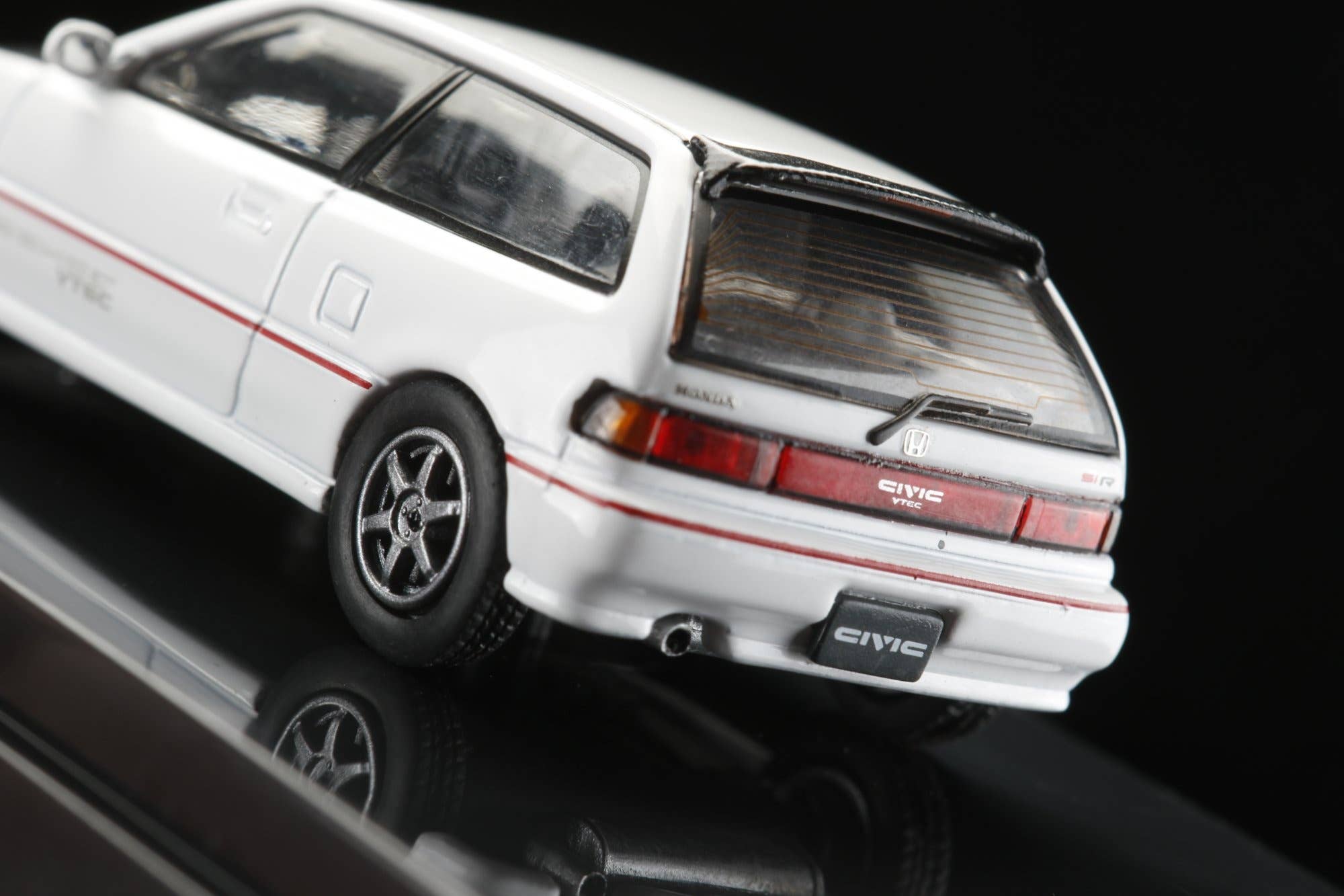 Honda Civic (EF9) SiR II Custom Version Carbon Bonnet White | HLJ.com