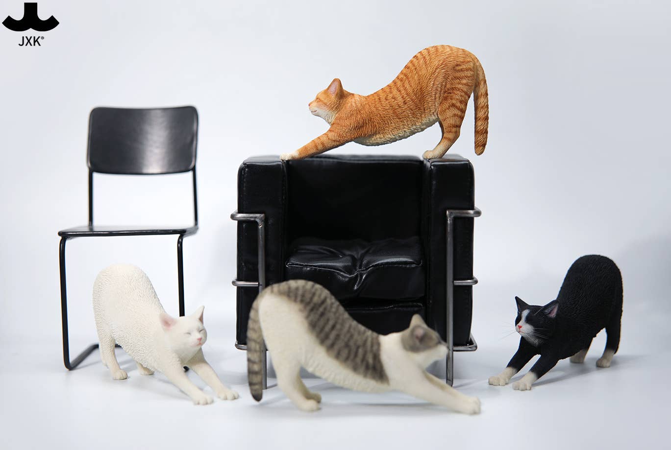 Stretching Cat B | HLJ.com