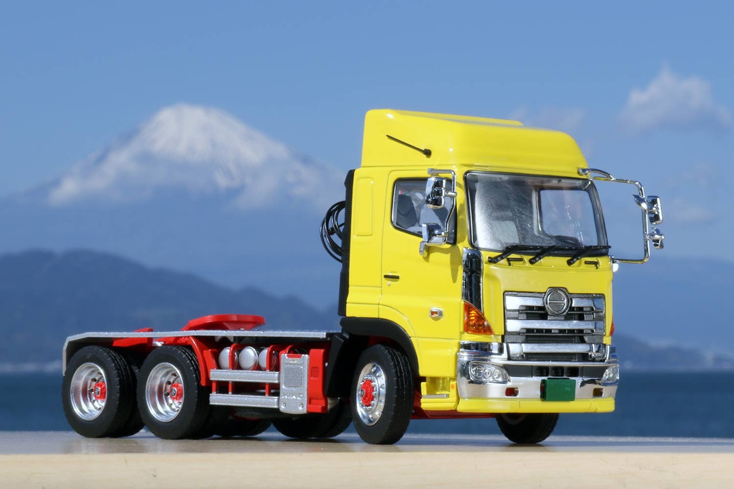 Hino Profia SS 6x4 High Roof Yellow | HLJ.com