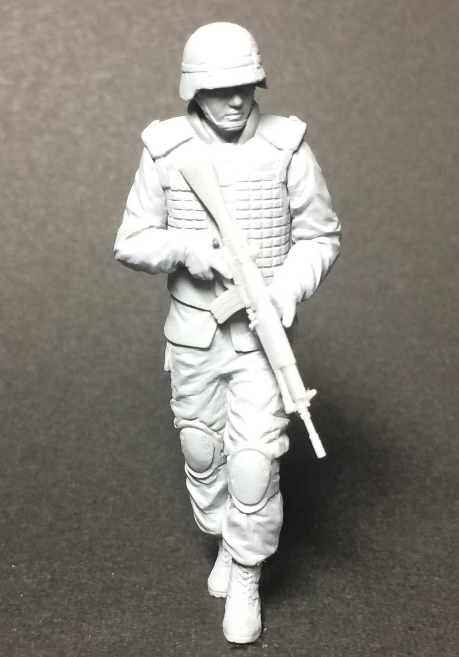 JGSDF Infantry Regiment Soldier Patrol Pose Vol.1 | HLJ.com