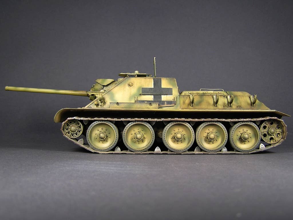 JagdPanzer SU-85(r) w/Crew | HLJ.com