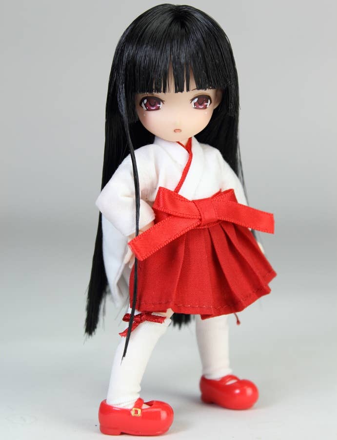 Obitsu 11 Chibi Kaguya Mini Miko-Clothes Set | HLJ.com