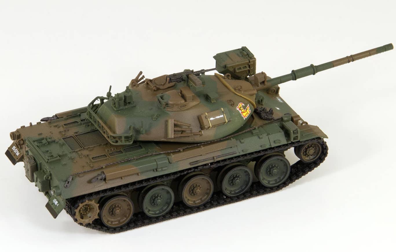 JGSDF Type 74 Main Battle Tank w/Photo-Etched Parts | HLJ.com