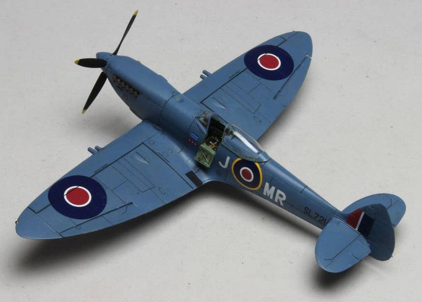Spitfire Mk XVI "Bubble Top" | HLJ.com