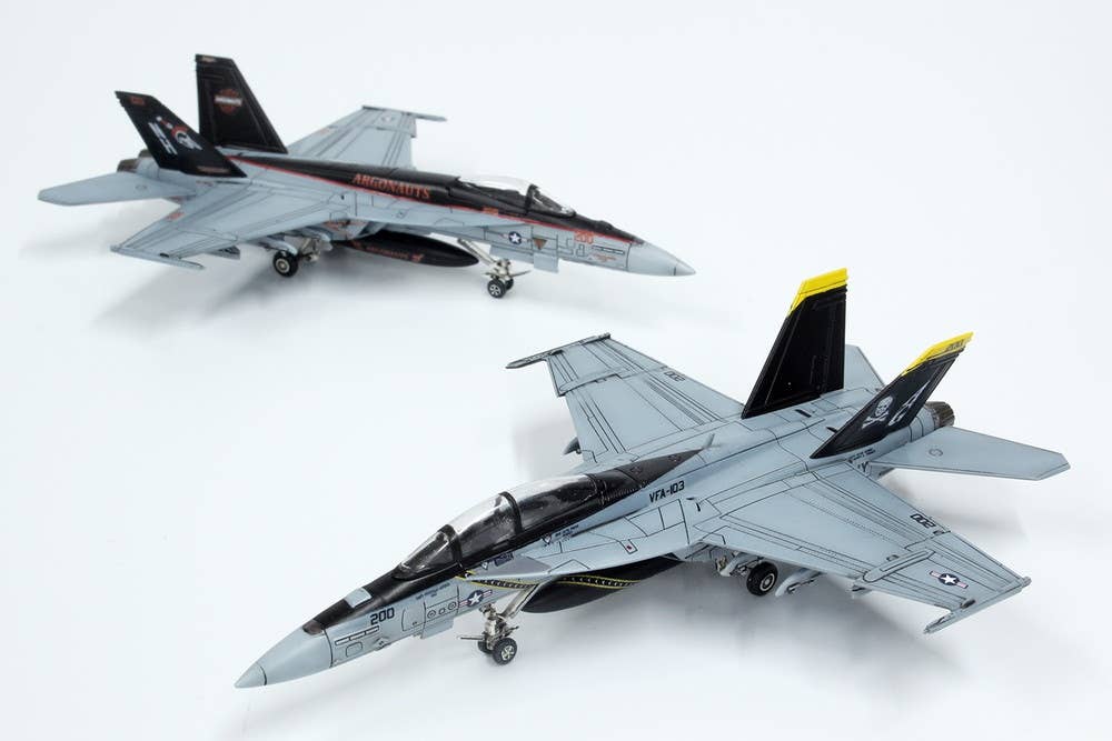 F/A-18F Super Hornet Two-Seater (2pcs) | HLJ.com
