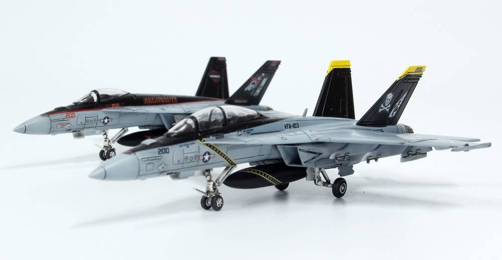 F/A-18F Super Hornet Two-Seater (2pcs) | HLJ.com