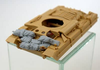 British Valentine Mk.III Sandbag Armor | HLJ.com