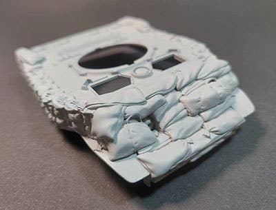 U.S. M5 Stuart Upper Body with Sandbag Armor | HLJ.com