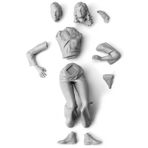 Panzer IV Female Crew Gunner | HLJ.com