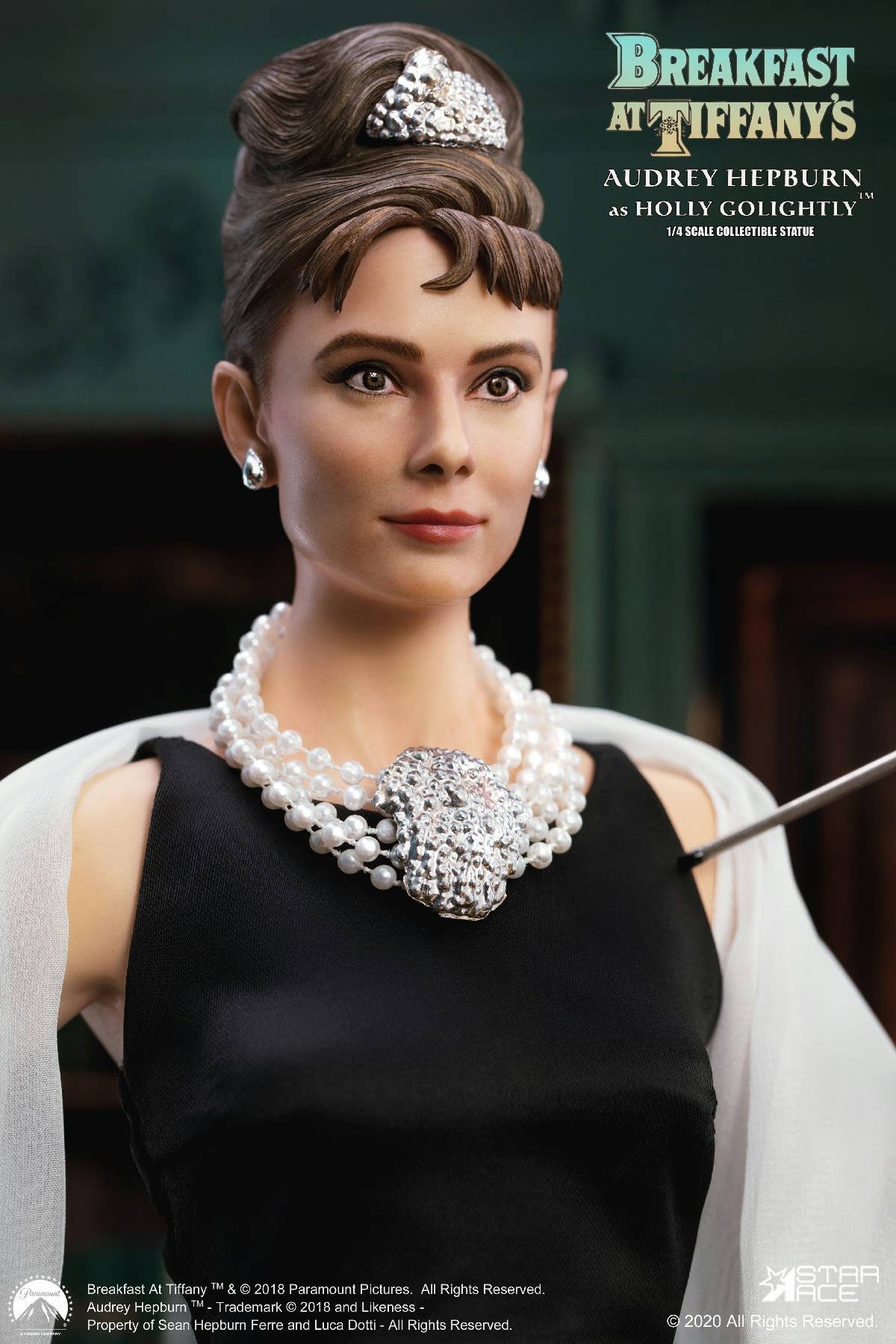 Audrey Hepburn Statue | HLJ.com