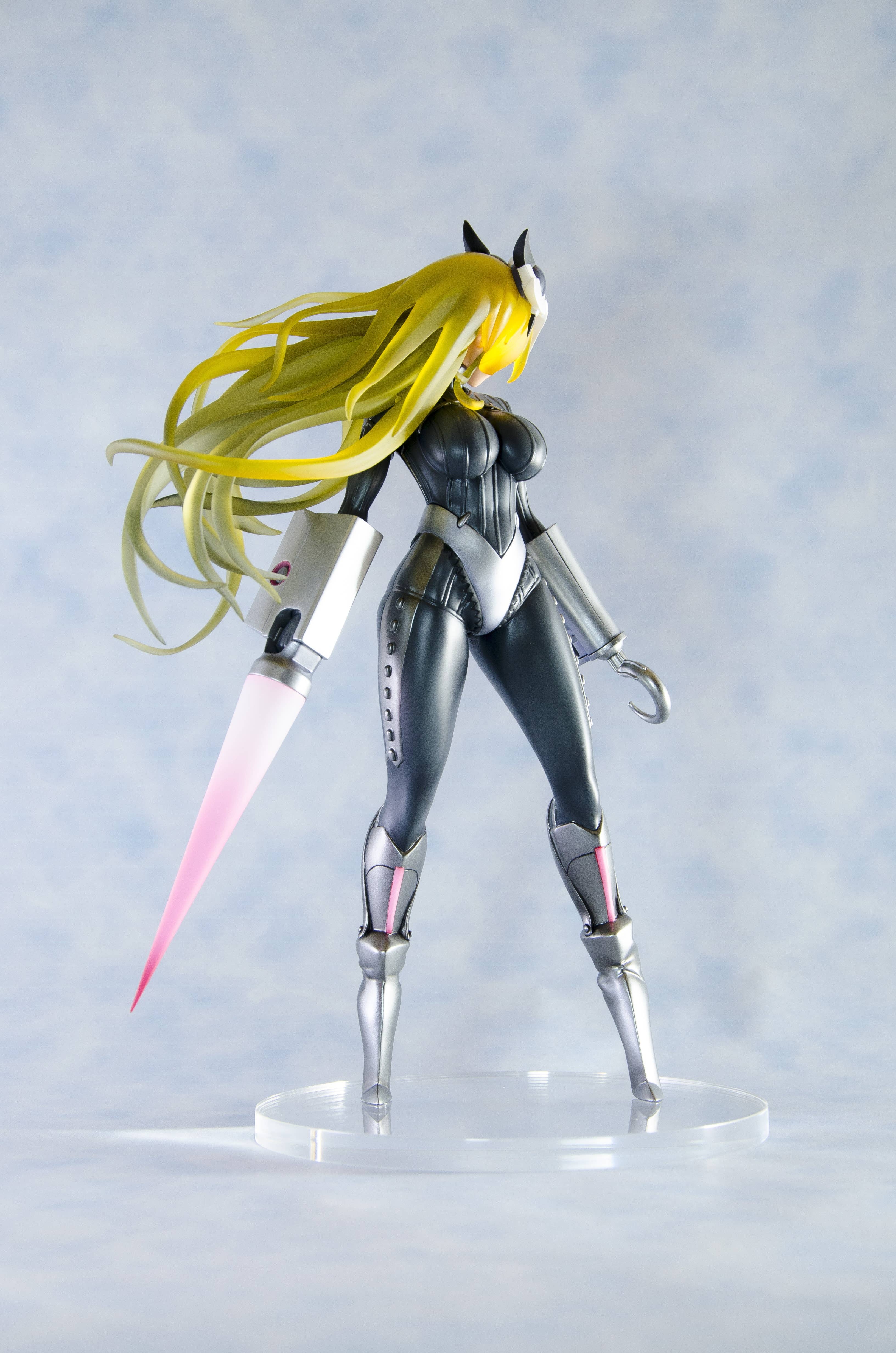 Ultra Monster Girl Alien Magma | HLJ.com