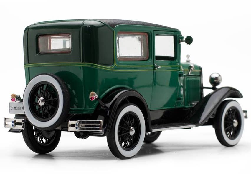 Ford Model A 1931 Tudor Balsam Green/Vagabond Green | HLJ.com