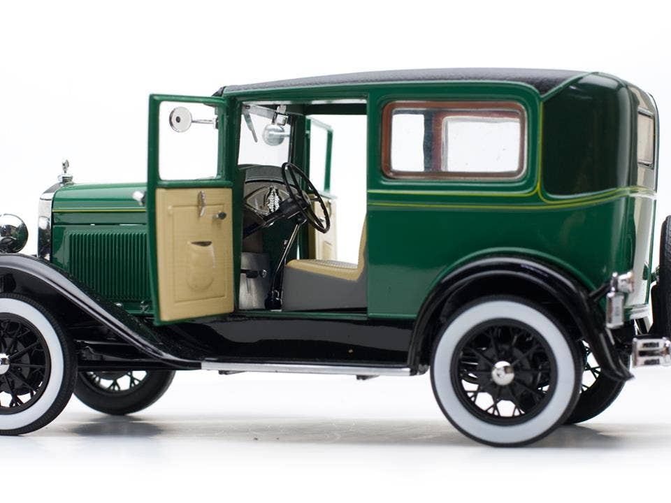Ford Model A 1931 Tudor Balsam Green/Vagabond Green | HLJ.com