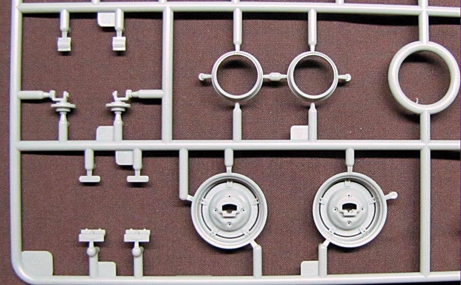 1/35 US Army Tractor: Case VAI | HLJ.com