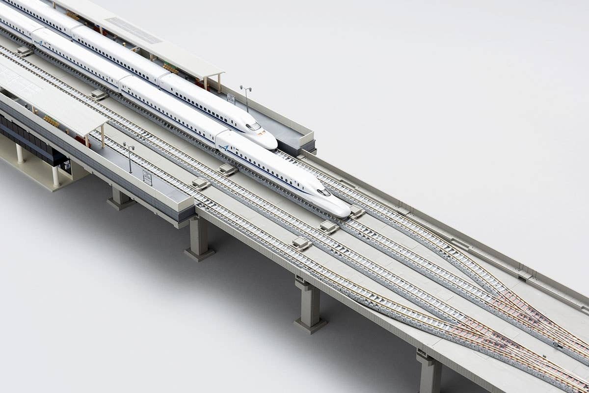 Multi-Viaduct One-Sided Platform Quadruple Track Elevated Set | HLJ.com