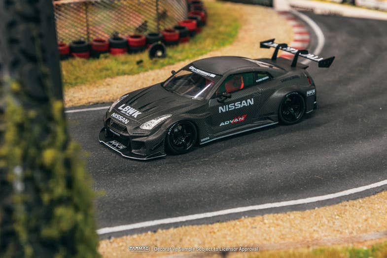 LB-Silhouette WORKS GT NISSAN 35GT-RR Full Carbon | HLJ.com