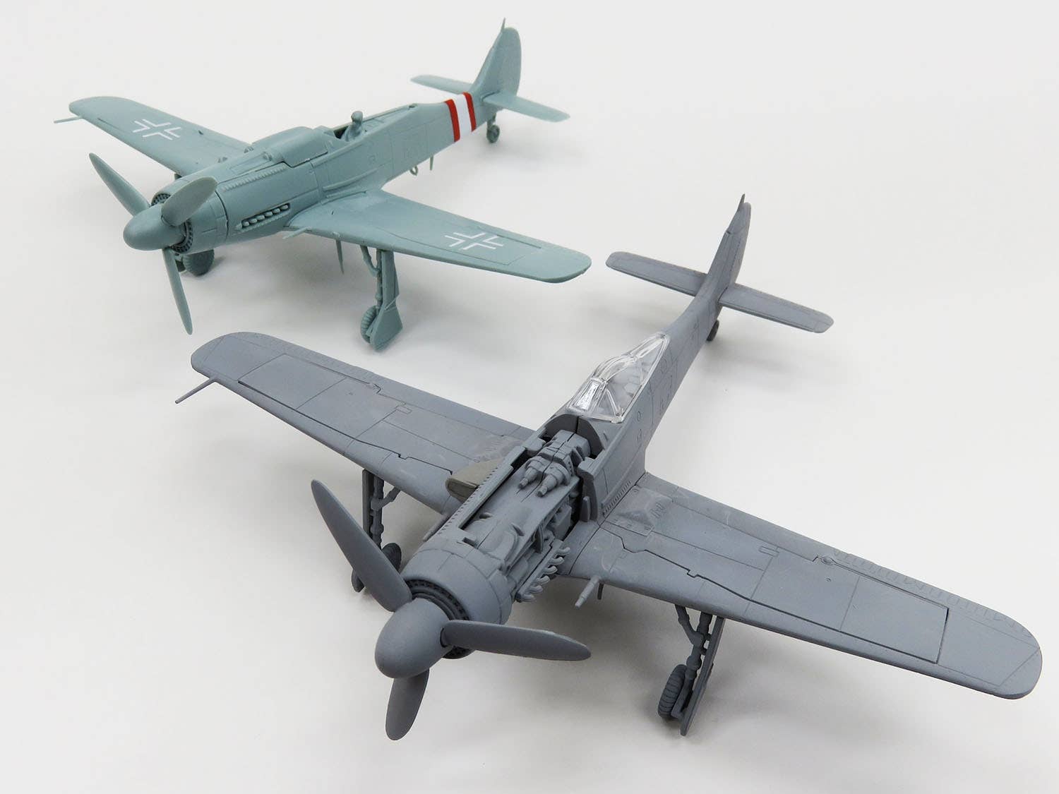 German Focke-Wulf Fw190D-9 with Battle Damage Decals | HLJ.com