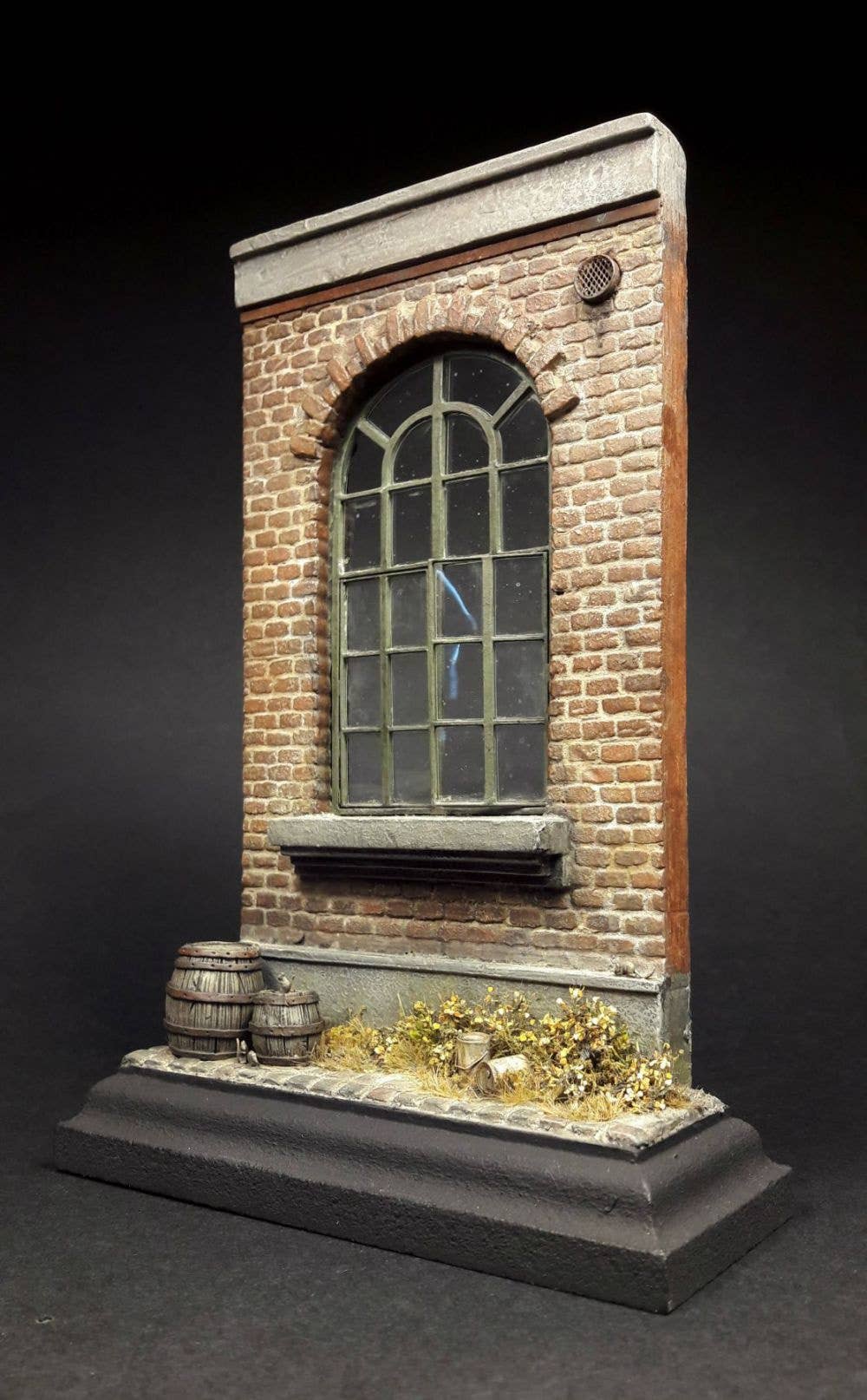 Factory Window | HLJ.com