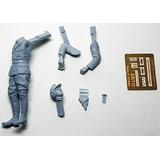 Tiger I 501st Heavy Tank Battalion Tank Commander w/Etching Parts | HLJ.com