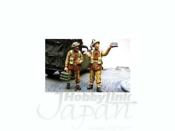 British Army PIAT Team WWII Two Figure Set | HLJ.com