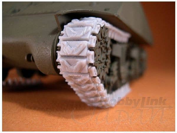 T-48 Rubber Chevron Sherman Track Set | HLJ.com